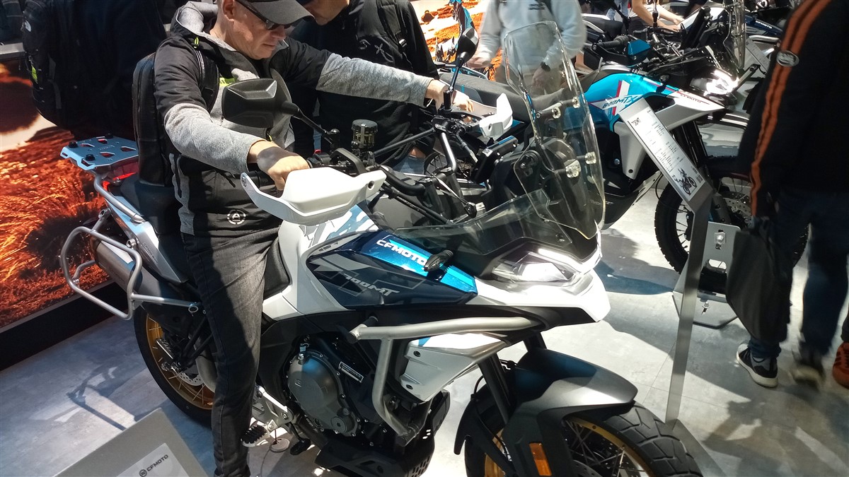 CF MOTO 700 MT 2025 prime impressioni pregi difetti recensioni degli appassionati